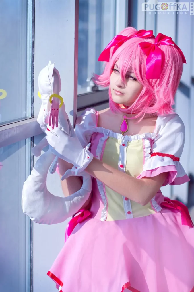Pugoffka-sama encanta com cosplay da icônica Madoka Kaname